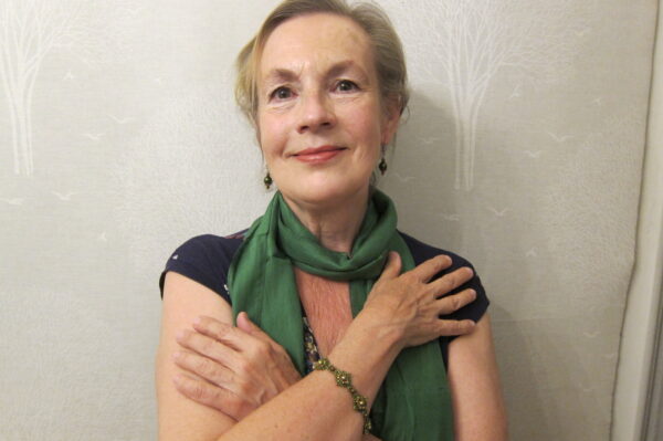 Eva Helen i armbandet Festligt – www.ihaofsweden.se
